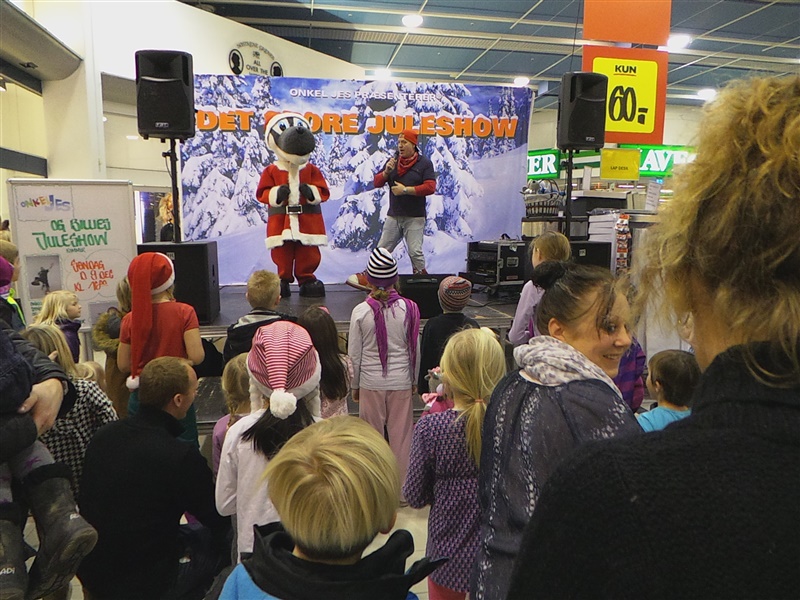 Maskot show med Ulven Billie fra Bilka - nordiceventcompany.com