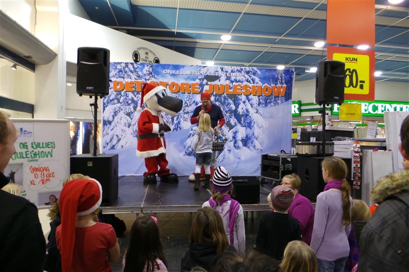 Maskot show med Ulven Billie fra Bilka - nordiceventcompany.com